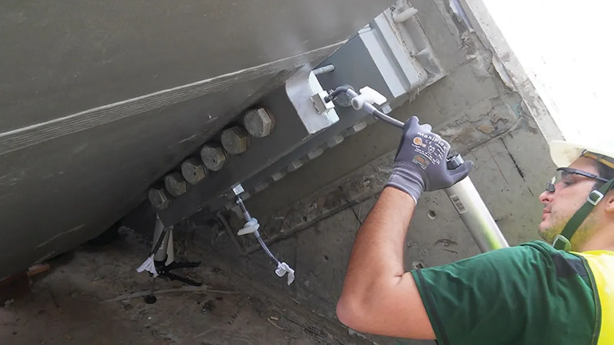 Steel bridge repairs using structural adhesives as “steel grout ...