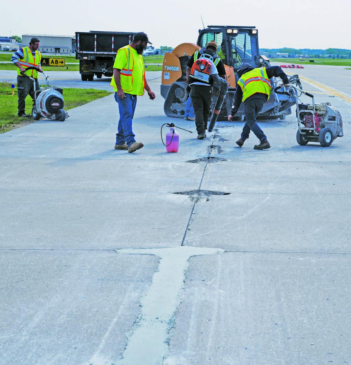 A FLEXIBLE AIRPORT PAVEMENT REPAIR TAKES OFF IN ST. LOUIS | Roads and ...