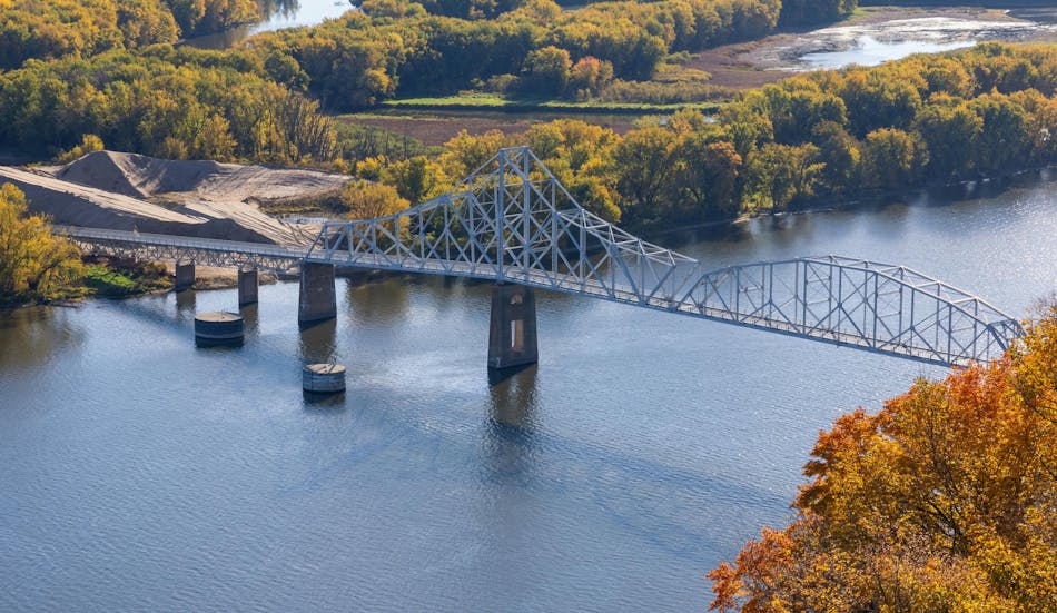 Iowa's Lansing Bridge Permanently Closes | Roads and Bridges